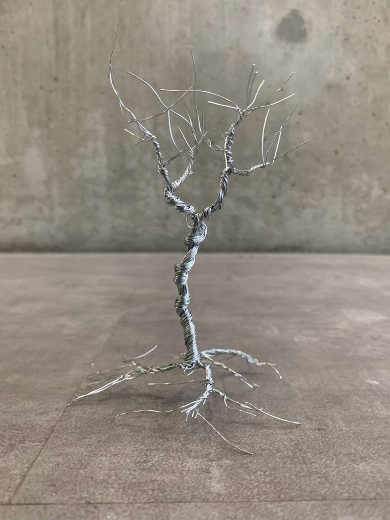 Représentation d’un arbre à l’aide de fils de fer | AliceBlogs